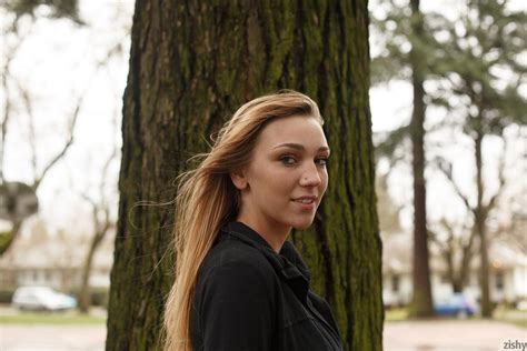 Kendra Sunderland More Sexy Pictures From Zishy My Kendra Sunderland