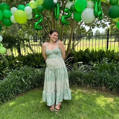 Ellie Hughes Elliehughes06 • Threads Say More