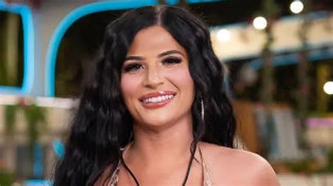 Love Island Us Star Hannah Smith Charged After Threatening To Kill