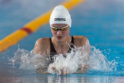 16 Yr Old Eneli Jefimova Ranks 1 With New 21923 200 Breast Estonian