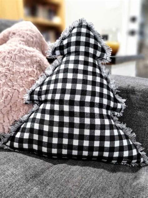 Free Pdf Pattern Christmas Tree Pillow In 2 Sizes