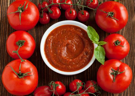 Pizza Sauce Vs Tomato Sauce Whats The Difference Pizzaware