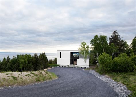 Acdf Creates Quebec Home With Cantilevered Living Room