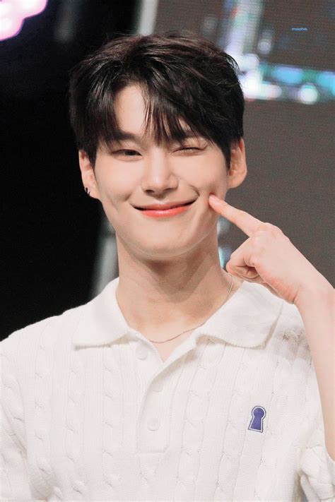 Pin Auf Idols • 아이돌