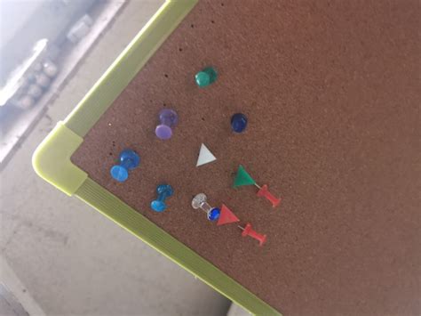 Zidna Pluto Ploča Sa čavlićima 40 60