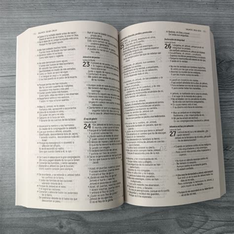 Biblia Reina Valera 1960 Ecónomica Blanca Con Flores Libreria 247