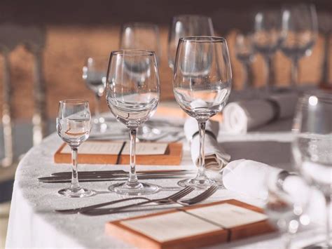 A Step By Step Guide To Attending A Royal Or Upper Class Dinner Party