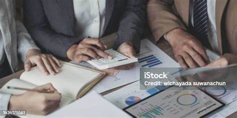 사업가 사업 전략 계획 분석 데이터를 만나고 있다 개념을 논의 하는 비즈니스 개념에 대한 스톡 사진 및 기타 이미지 개념 개념과 주제 계획 Istock