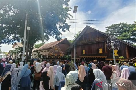 Sanggar Tari Rapa I Geleng Aceh Selatan Pukau Pengunjung Pka Antara News Aceh