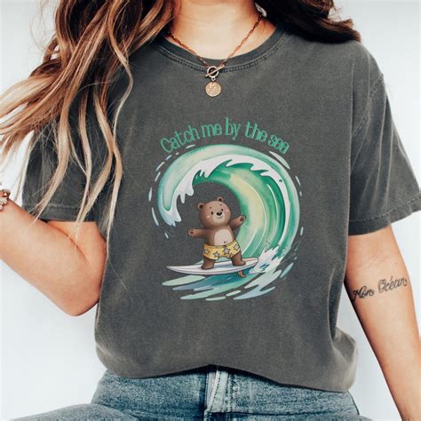 Surfing Bear Graphic T Shirt Catch Me By The Sea Beach Vacation Tee