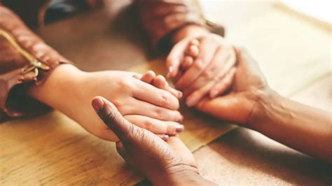 7 Signs A Deceased Loved One Is Reaching Out To You