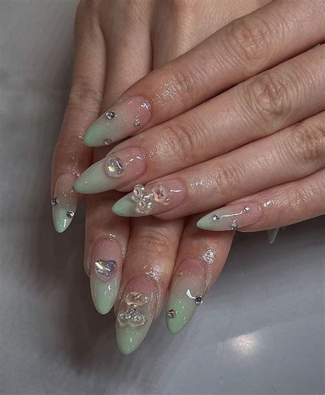 Nail Art ချစ်သူတွေ စမ်းကြည့်သင့်တဲ့ Soft Gel Nail Extension Design
