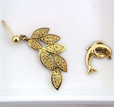14 Kt Gold Singleton Earring And Dolphin Piece That Is Not Marked But Tests As 14 Kt 05 Gms