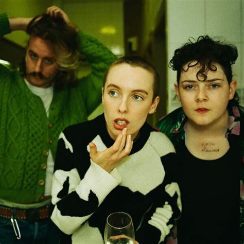 Sea Girls Young Strangers Single Reviews Music Phonotonal