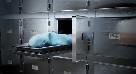Un Homme Déclaré Mort Sest Réveillé à La Morgue Quelques Heures Avant
