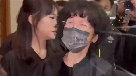 柯文哲奔丧后重返看守所，陈佩琪紧搂不松手，高喊：司法迫害人权凤凰网视频凤凰网