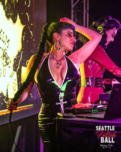 Evilyn13 Evilyn13 Added A New Photo