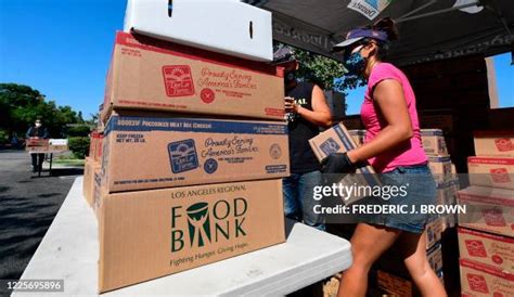 The Los Angeles Food Bank Photos And Premium High Res Pictures Getty