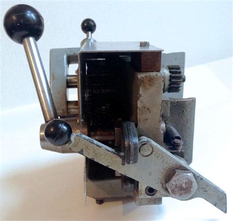 Ainjest Quick Threader Attachment