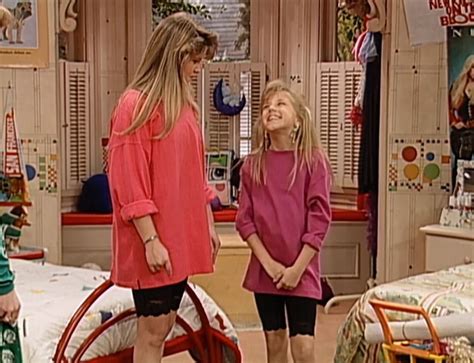 9 Super 90s D J Tanner Outfits From Full House That Were Fashion Forward At The Time Artofit