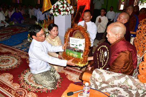 အဂ္ဂမဟာသဒ္ဓမ္မဇောတိကဓဇ ဘွဲ့တံဆိပ်တော် ဆက်ကပ်လှူဒါန်းခြင်းခံရတော်မူသော