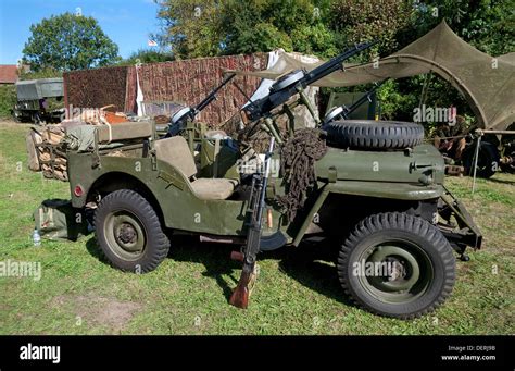 Old Military Jeep Fotos Und Bildmaterial In Hoher Auflösung Alamy