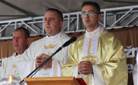 Svečano U župi Duha Svetoga Don Mislav Alerić Salezijanac Proslavio Svoju Mladu Misu