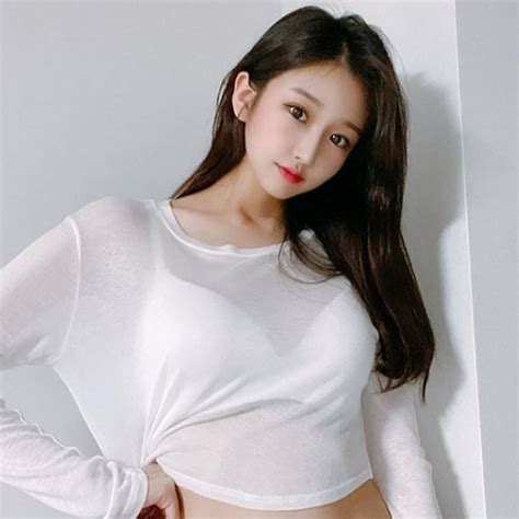 얼굴 공개하자마자 너무 예뻐서 떡상한 인기 여자 유튜버 포스트쉐어