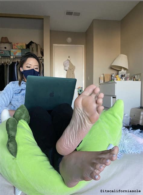 White Toes Season Gonna Make Everyone Act Up 🥵 R Asianfeet