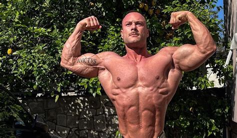 Muscle Worship Temple Michele De Falco Iovane