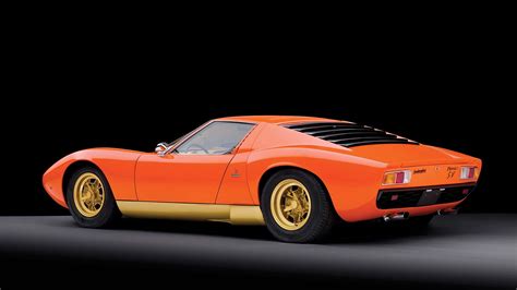 Download Iconic Lamborghini Miura Showcasing Its Timeless Design Wallpaper