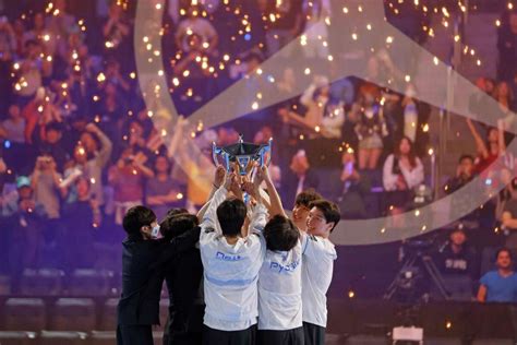 Lightning Fire And Lasers League Of Legends Championship Brings