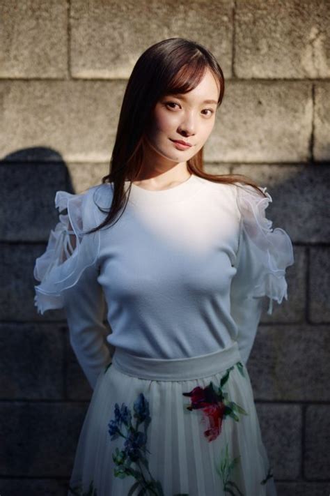 【写真】芸能界引退後即デビューの渚恋生 どこまでも可憐”な白い素肌と優雅で凛とした表情を捉えた秘蔵ショット｜newsポストセブン Part 6