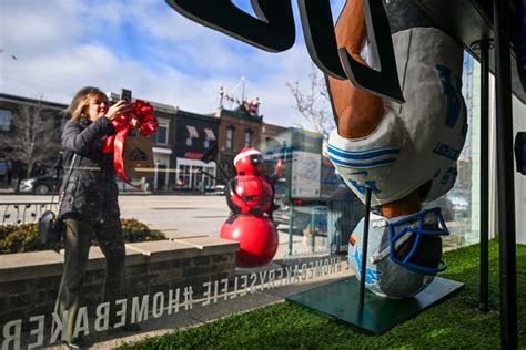 Life Size Cake Rendering Of Lions Amon Ra St Brown At Rochester Bakery
