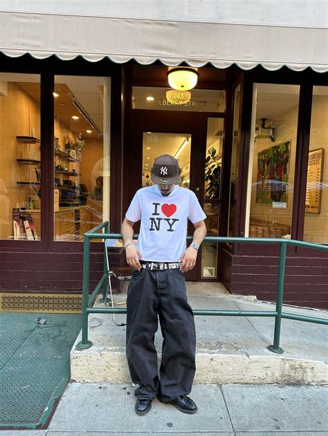 Mens Oversized Tee Outfit I Love New York Outfit Nyc Outfits Spring