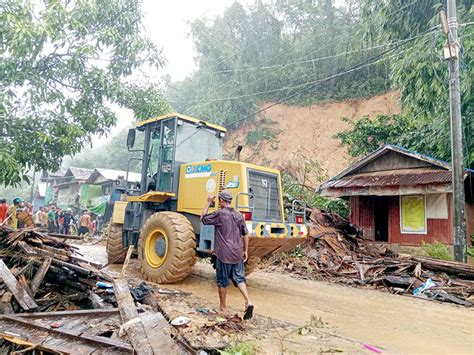 မြိတ်မြို့တွင် မိုးသည်းထန်စွာရွာသွန်းပြီး လေပွေလှိုင်းကျရောက်မှုကြောင့