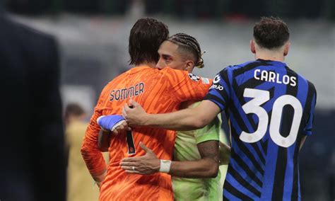 Raphina A Reacționat După Ce A Izbucnit în Plâns Pe Teren și A Fost