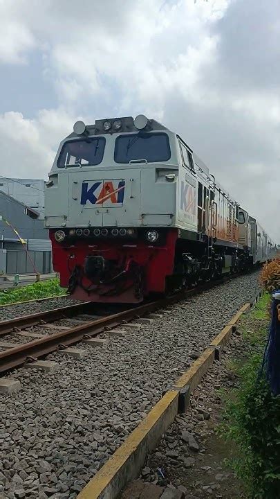 Ka Malabar Siang Melintas Jpl 351a Tasikmalaya Youtube