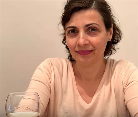 Kjo është Edukatorja Që Rrahu 3 Vjeçaren Në Kopsht Vogëlushja Me Këmbë Të Thyer