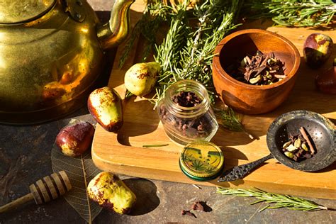 향신료 전체 정 향 카 다 몬 포드 차 시간 준비 에티오피아 스타일의 초본 성분 뜨거운 차 음료 0명에 대한 스톡 사진 및 기타 이미지 Istock