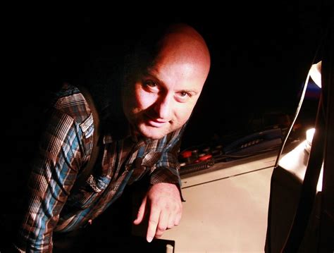 De Lhombre à La Lumiere Bénévole Avec Agir Ensemble Tiyou Le Timide Qui Fait Rire Les Enfants