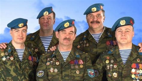 Берет десантника малиновый или голубой цвет какого цвета