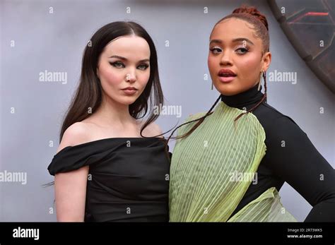 Kiersey Clemons E Dove Cameron Kiersey Mafuctional Clemons Attends