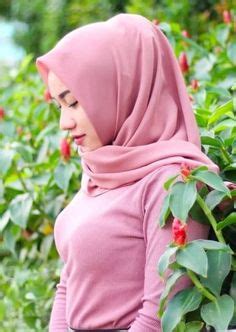 Pin oleh Theophilus Emmanuel di GrAVID di 2024 | Gaya hijab, Pose fotografi wanita, Gadis berjilbab