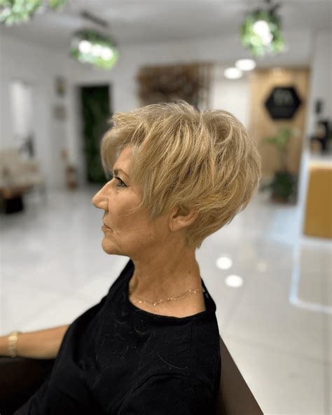 20 Choosing A Pixie Haircut That Flatters Right Now