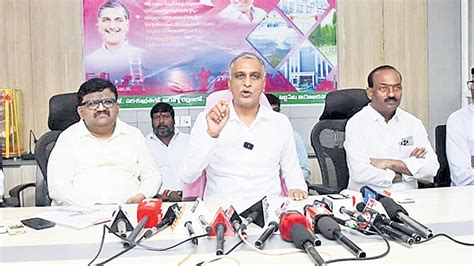 Harish Rao కేంద్ర ఉద్యోగులకు డీఏ రాష్ట్ర ఉద్యోగులకు ఏదీ ఐదు డీఏలు ఎగ్గొట్టిన ఘనుడు సీఎం