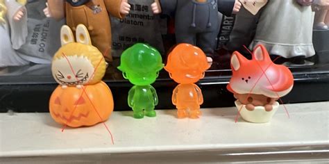 Dimoo 2 書籍、休閒與玩具 玩具、公仔、桌遊在旋轉拍賣