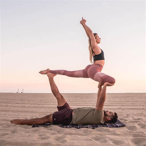 100 Ideias De Acrobatics Poses De Ioga Ginastica Yoga Em Dupla