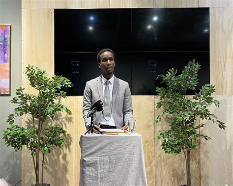 Mohamed Nuur Lämnar S Och Går Till Vänster Nyhetsbyrån Järva