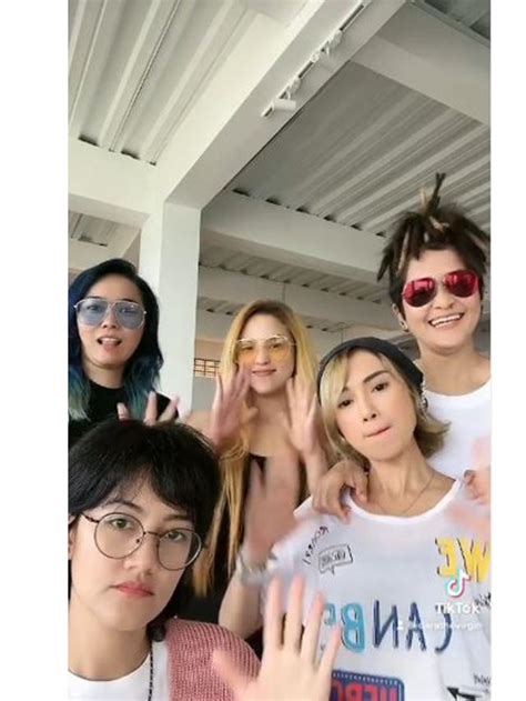 6 Potret Dara Dan Mita The Virgin Liburan Bareng Di Bali Gayanya Curi Perhatian Hot